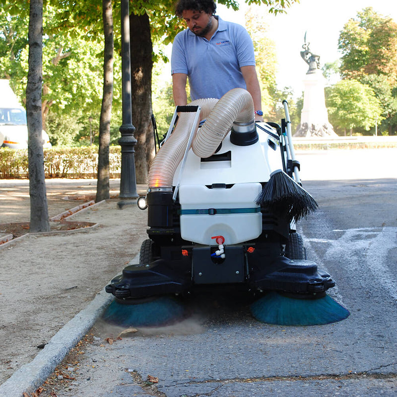 MAXVAC MAXWIND PEDESTRIAN SWEEPER